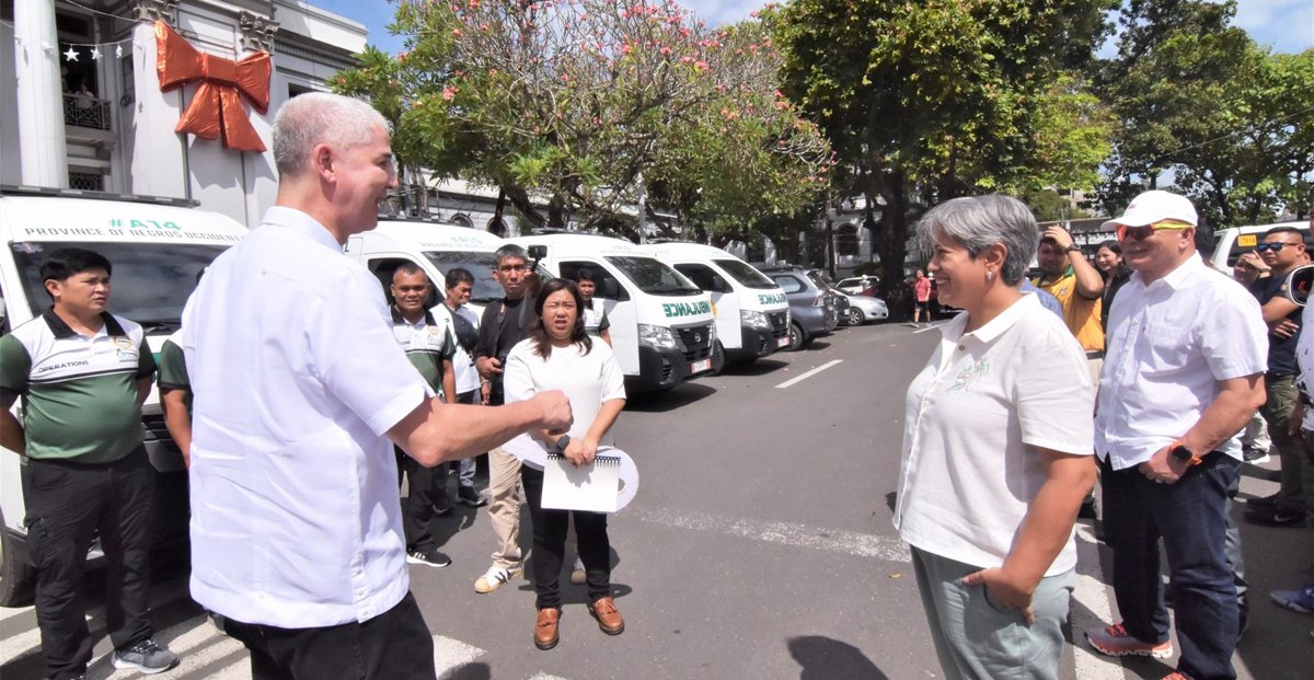 Negros LGUs get ambulance units Negros LGUs get ambulance units