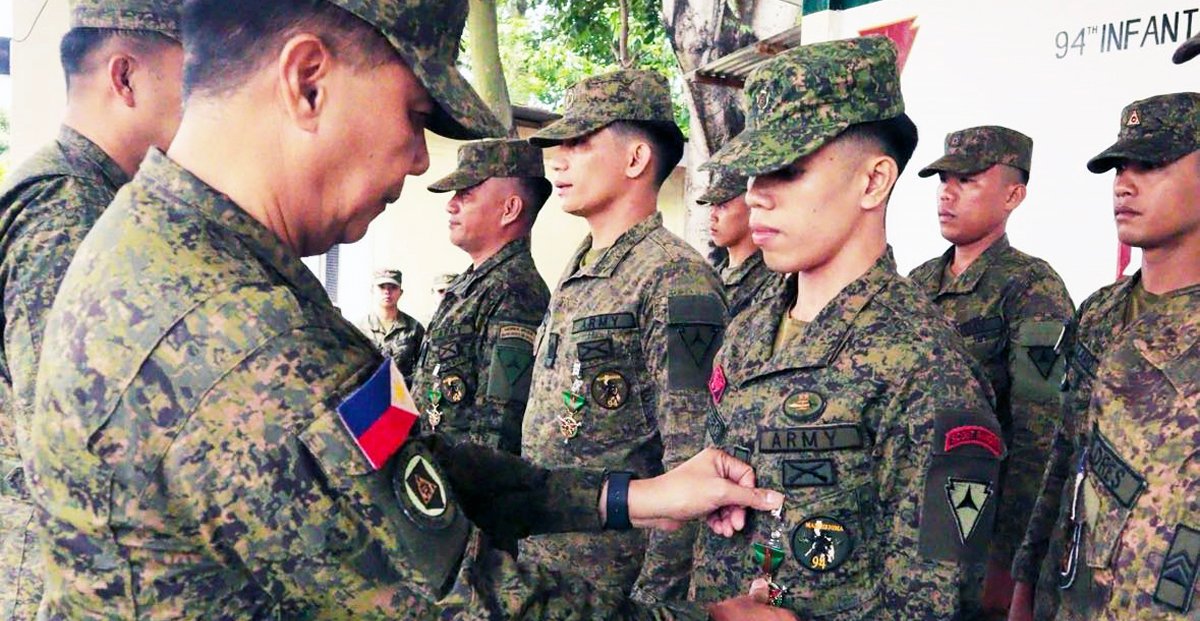 15 soldiers get medals