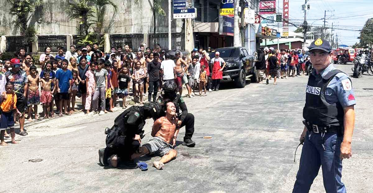 Stabbing suspect attacks policeman